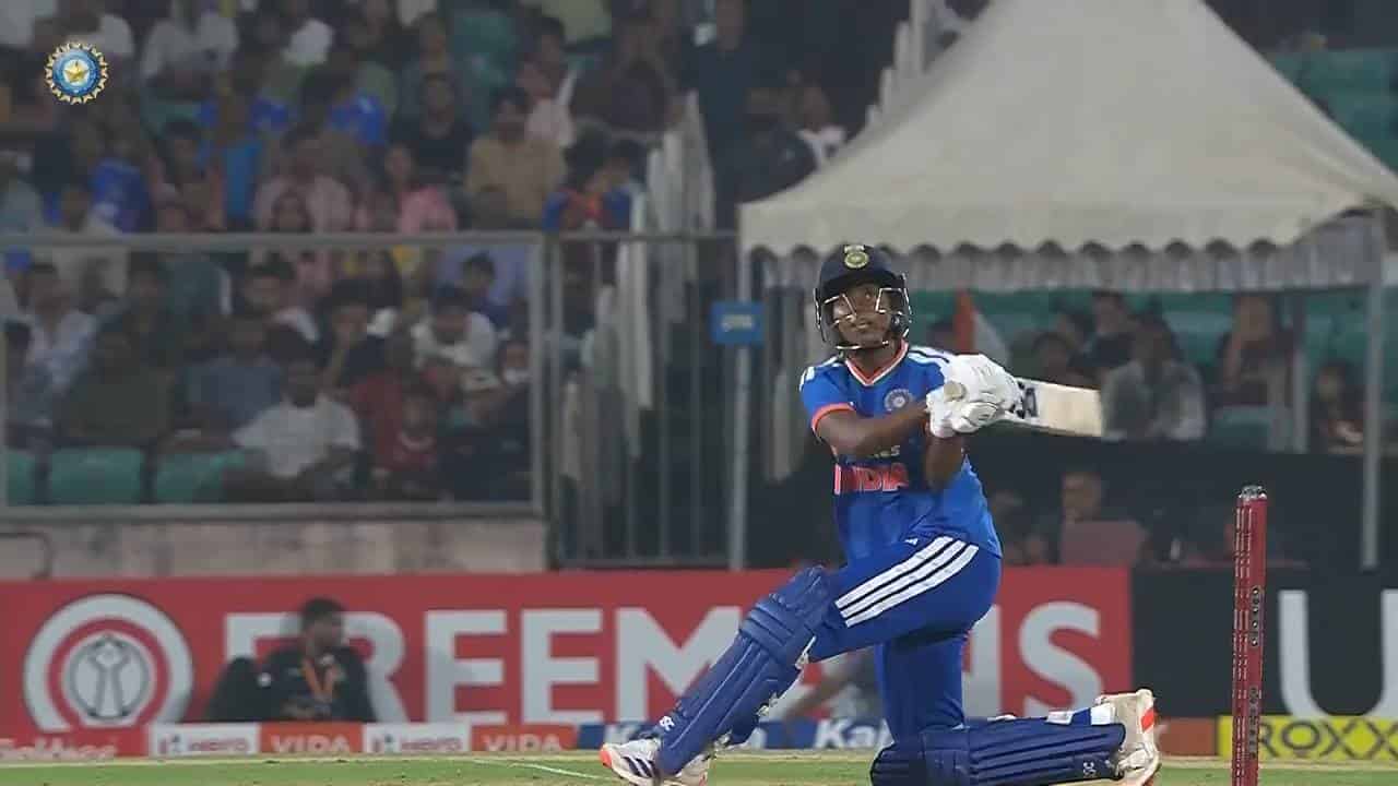 50 up! Captain Harmanpreet Kaur presses the accelerator button | BCCI.tv